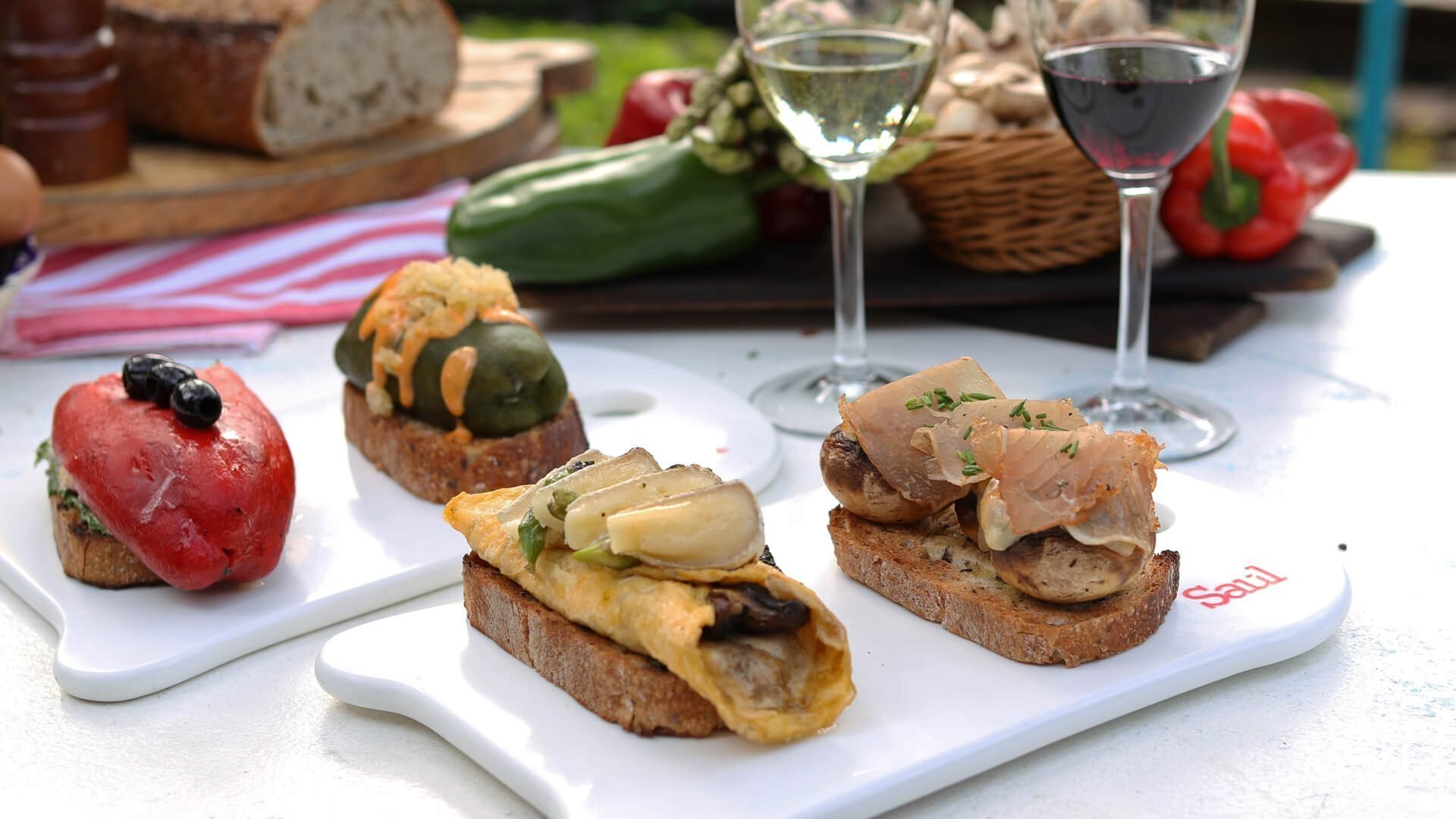 Toasts Gourmet y el vino Trio – Saúl E. Méndez
